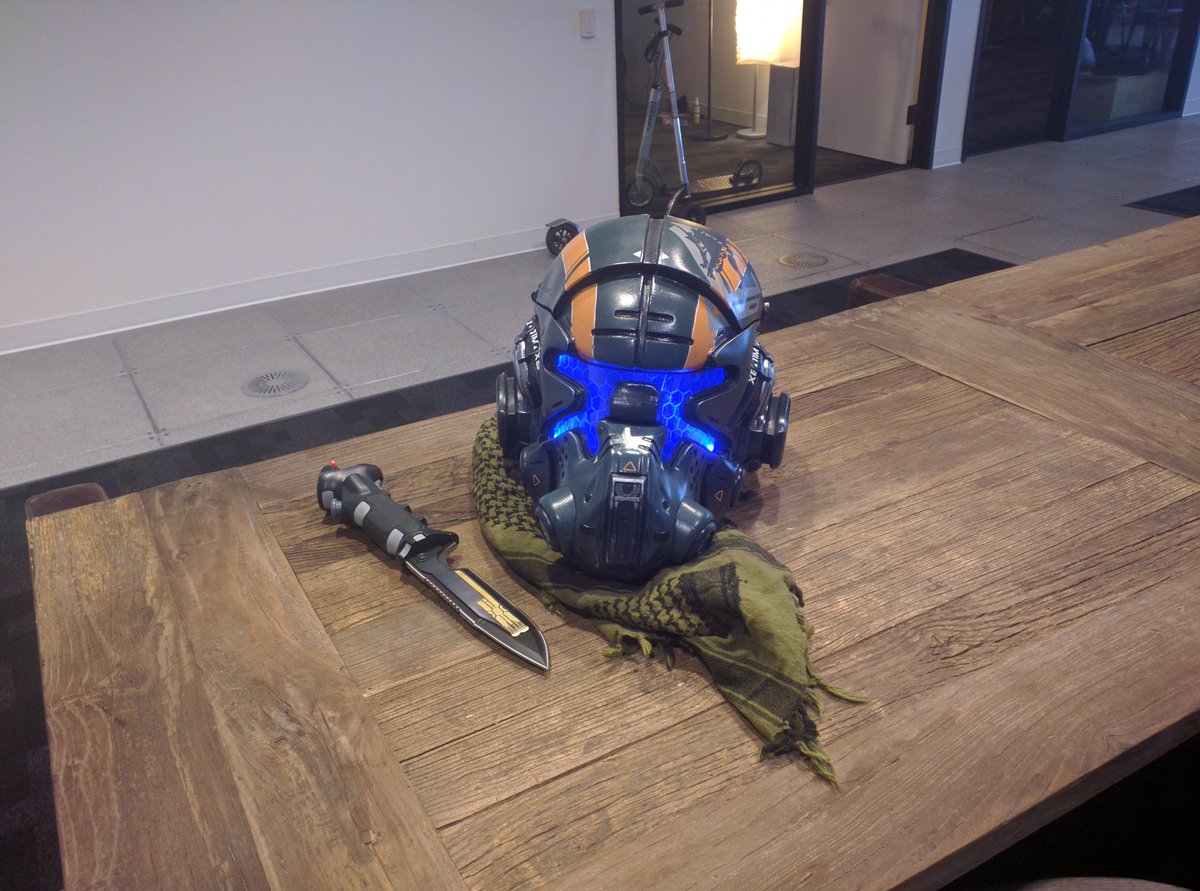 TitanFall 2: Respawn révèle un casque de pilote à l'échelle 1/1 ...